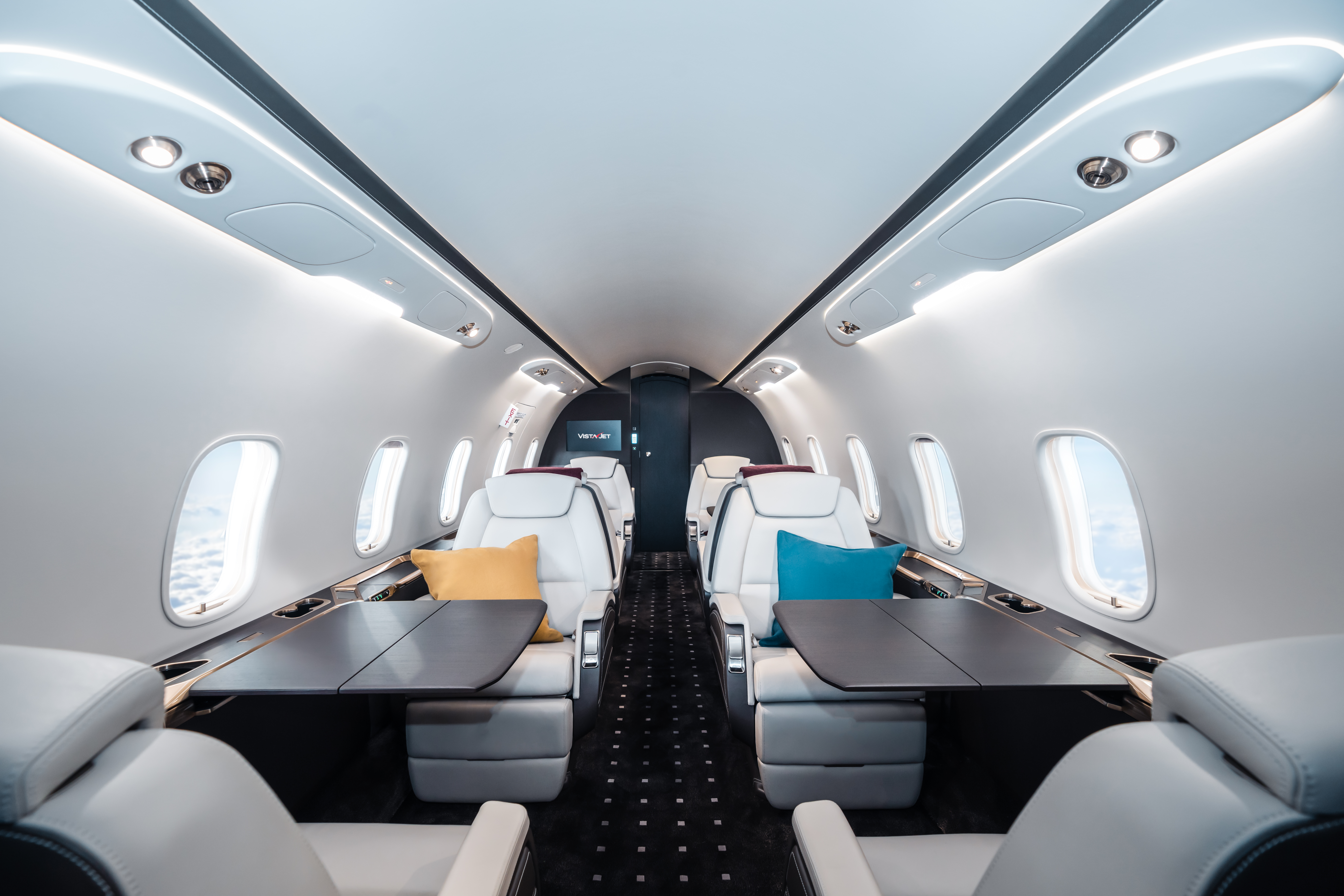 Bombardier Challenger 350, Challenger 350 Business Jet | VistaJet
